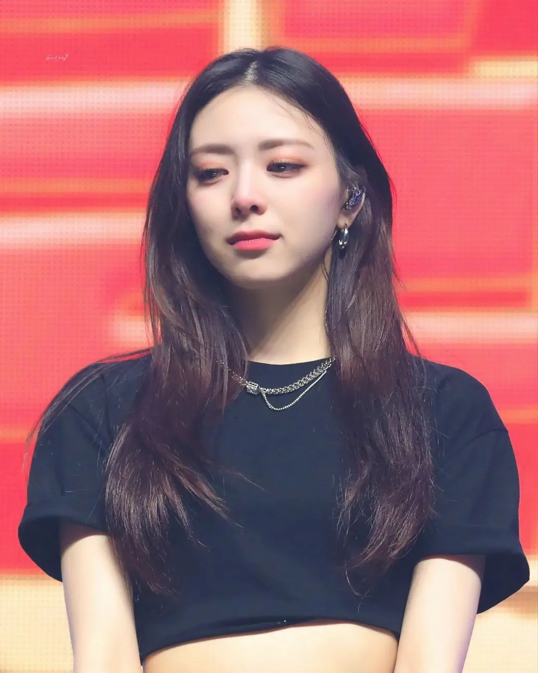 Cute and charming!Shin Yoona, the goddess of the red carpet with an ...