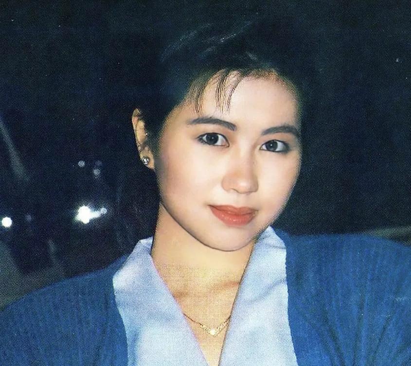 The well-known Hong Kong sister champion takes a swimsuit photo!Holding ...