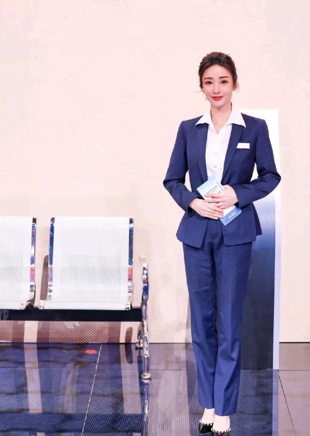 Liu Yan, blue suit - iNEWS