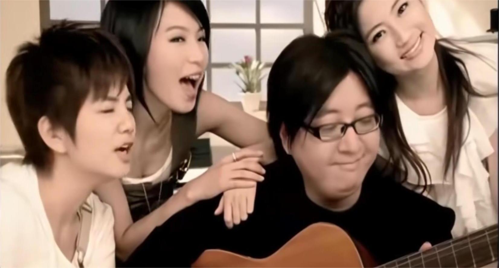 One song sings two kinds of life, then come and listen to "Listen to ...