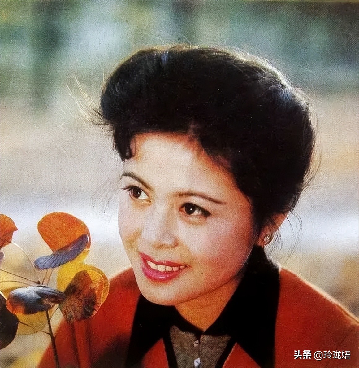 Yang Hailian, a movie star in the 1980s, gave up her career to ...
