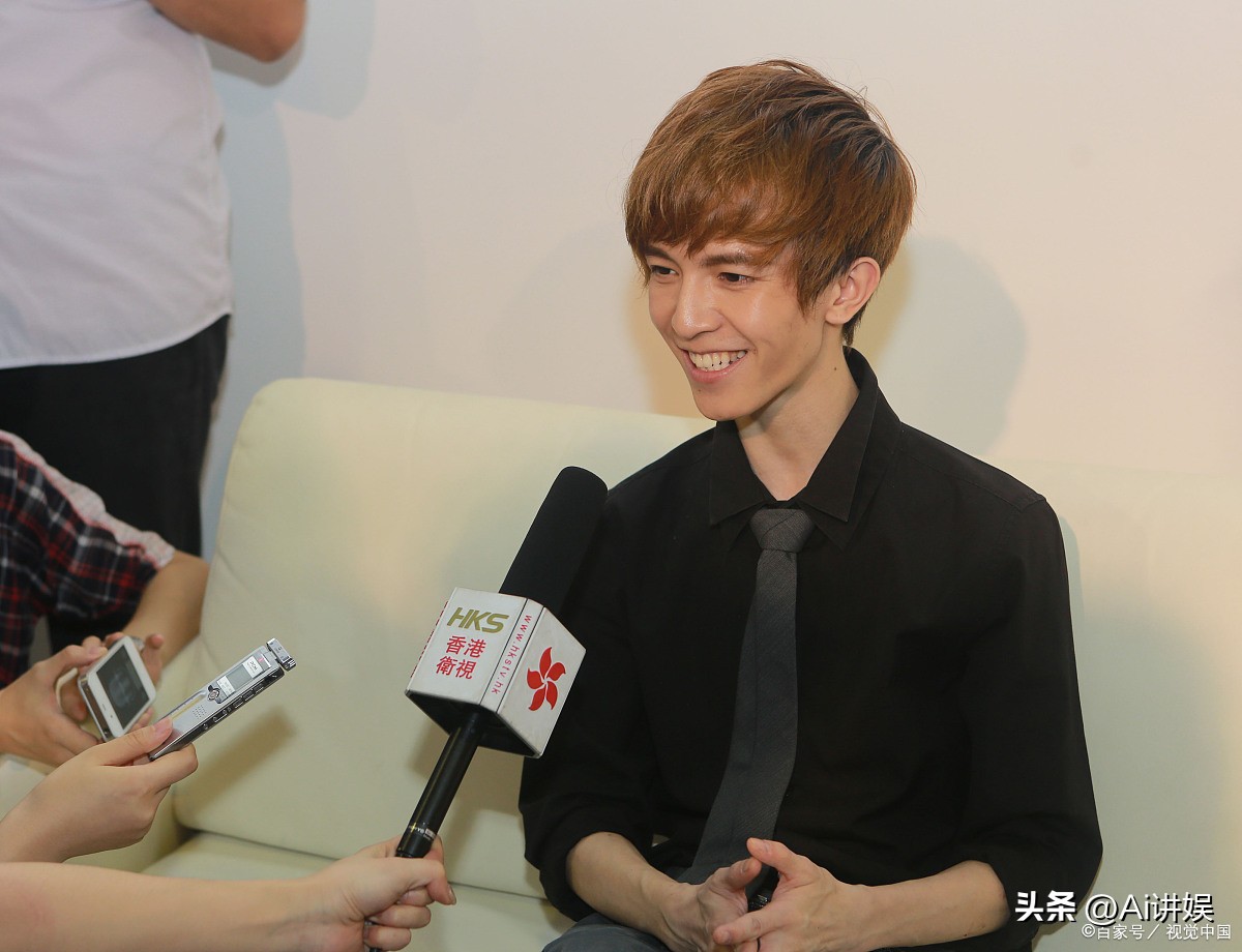 Guo Jingming took a photo with Yu Shuxin's character in the editing ...