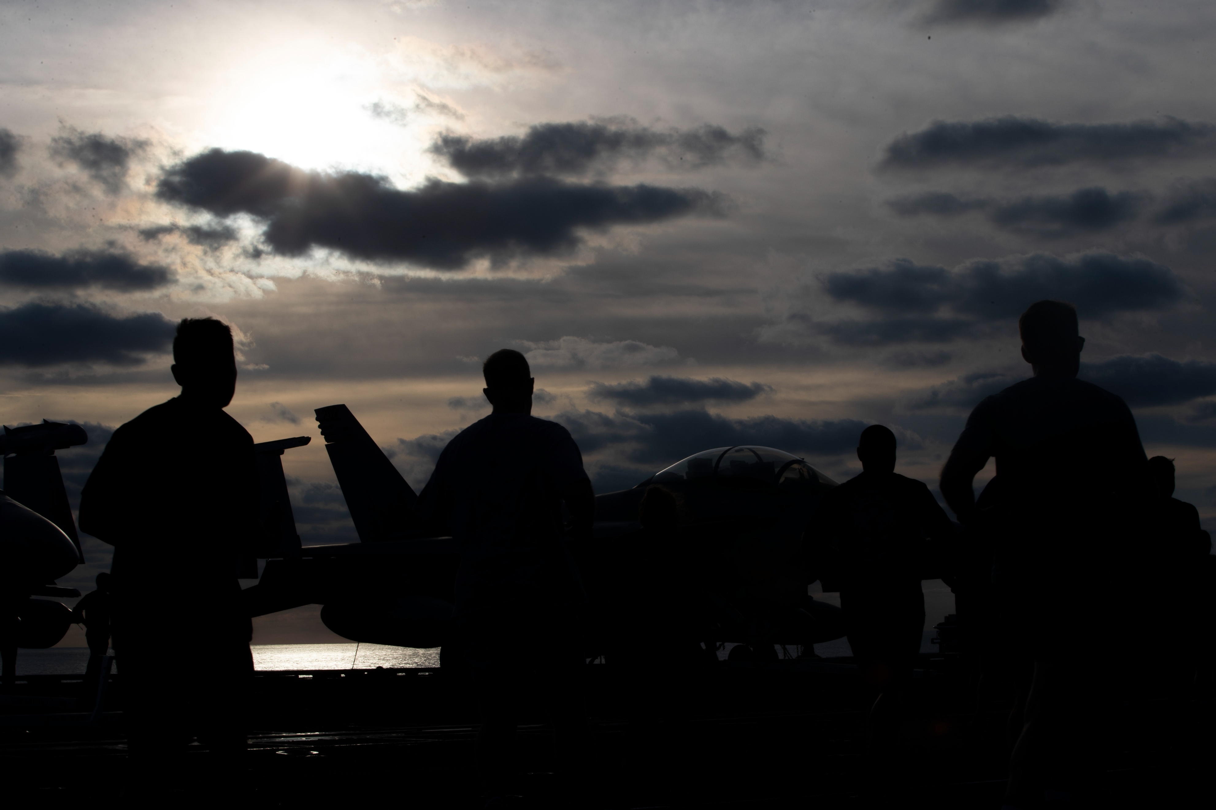 Routine maintenance on the F/A-18's M61A2 20mm gun - iNEWS