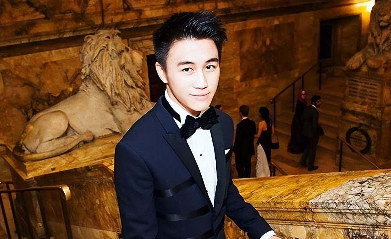 He Youjun's signboard was hotly searched, and netizens lamented why the ...