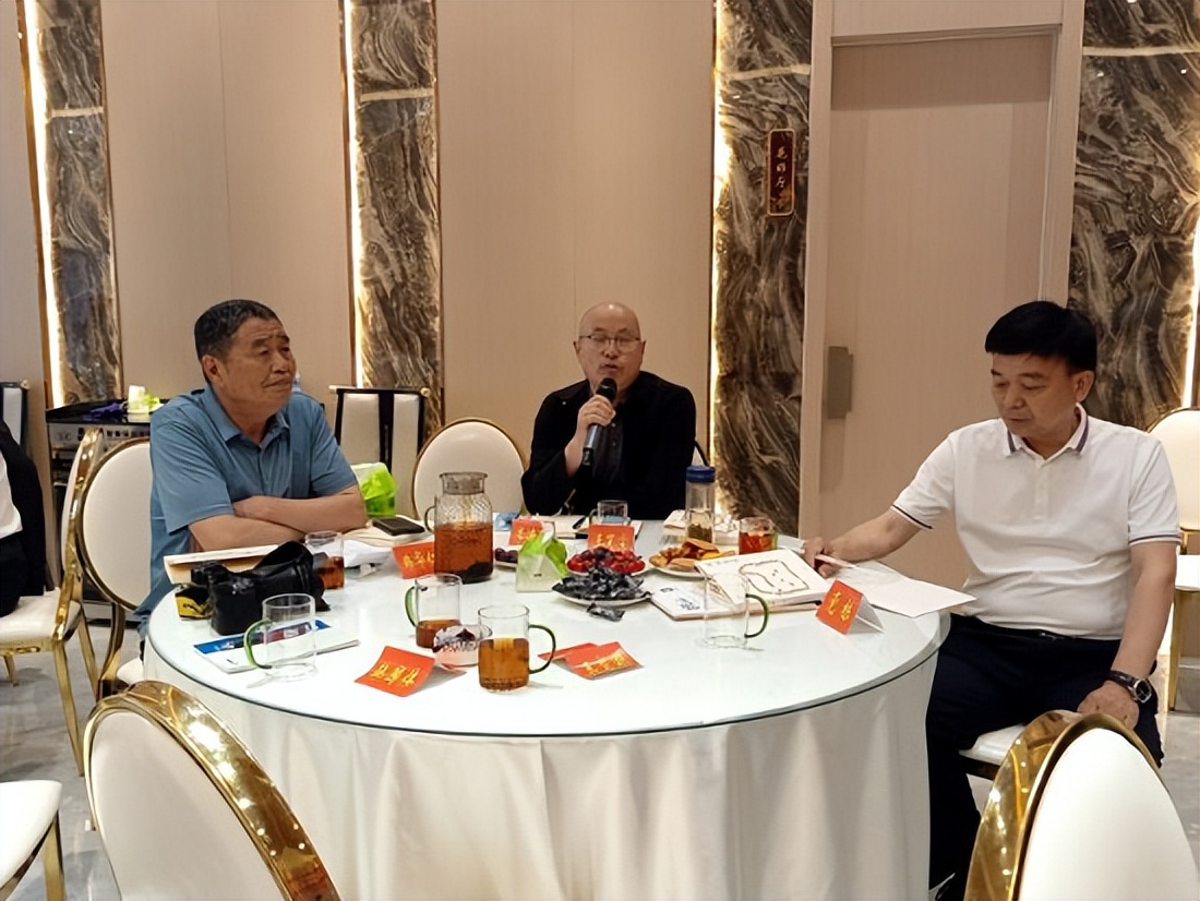 Famous writers from Wandi gathered in Zhicheng to discuss the "family ...