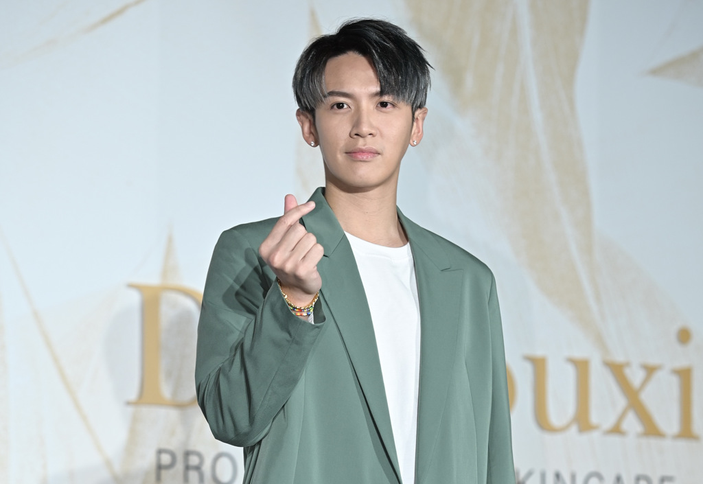 Ke Zhendong proposed? Kneel down on one knee and shout: know what love ...