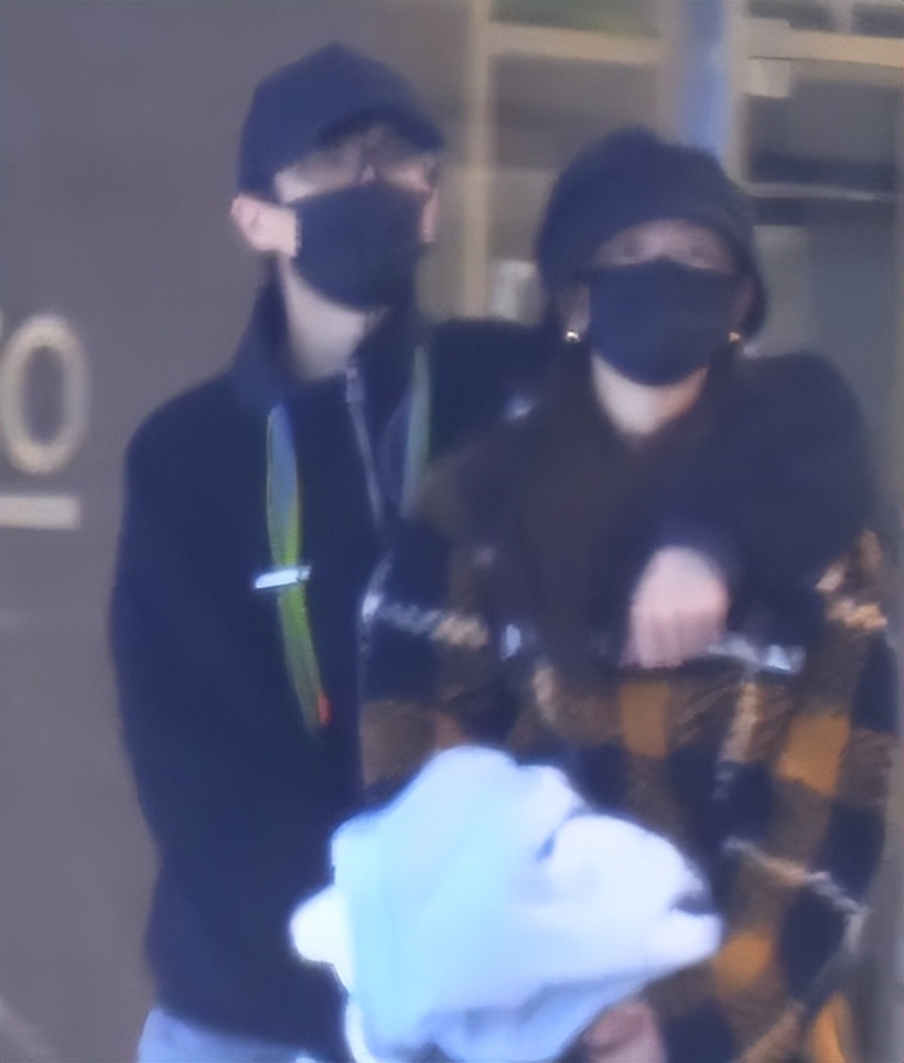 The dating scene of Xu Song and Feng Xi was exposed for the first time ...