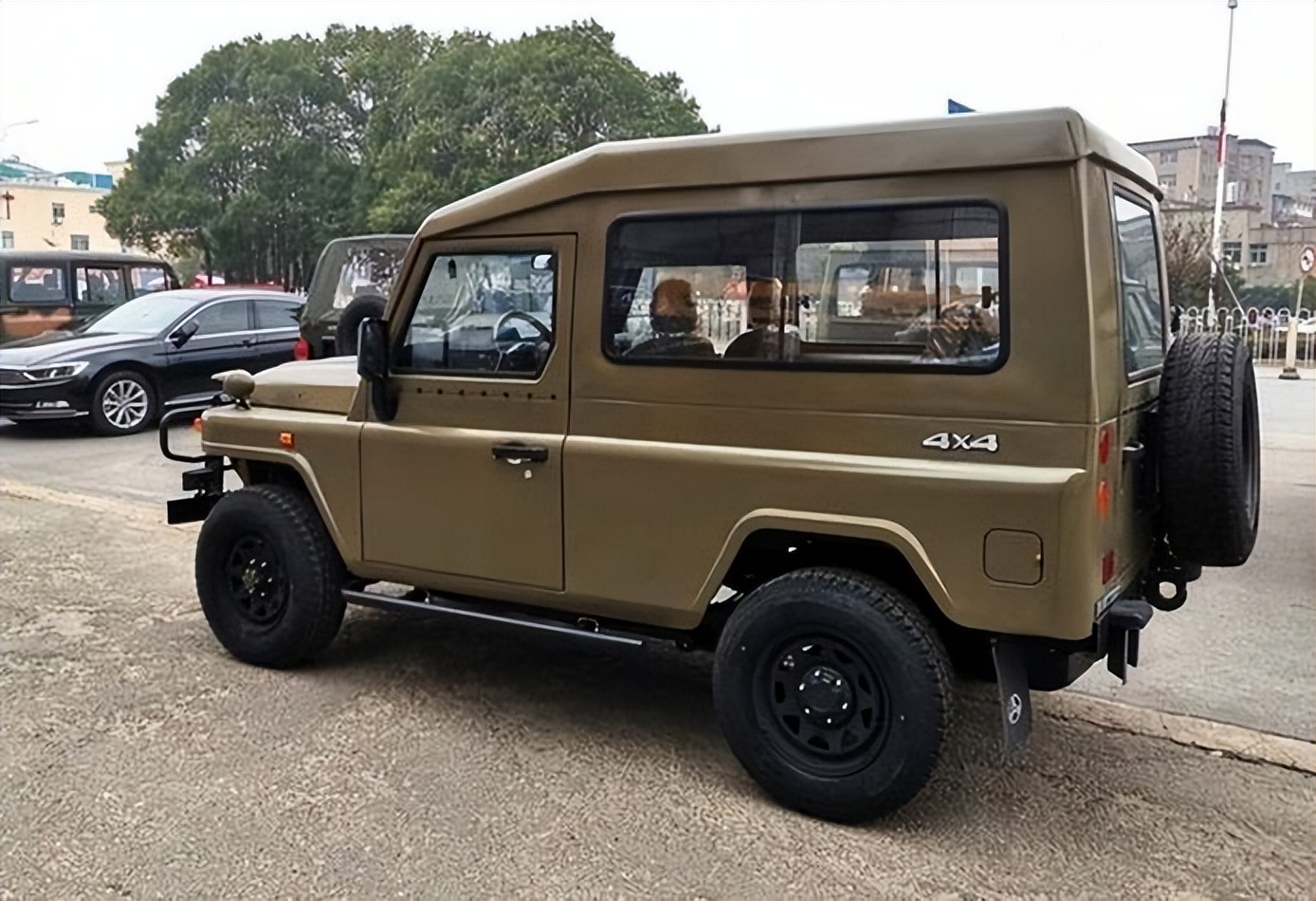 The new Beijing 212 is exposed, with a classic appearance design, a ...