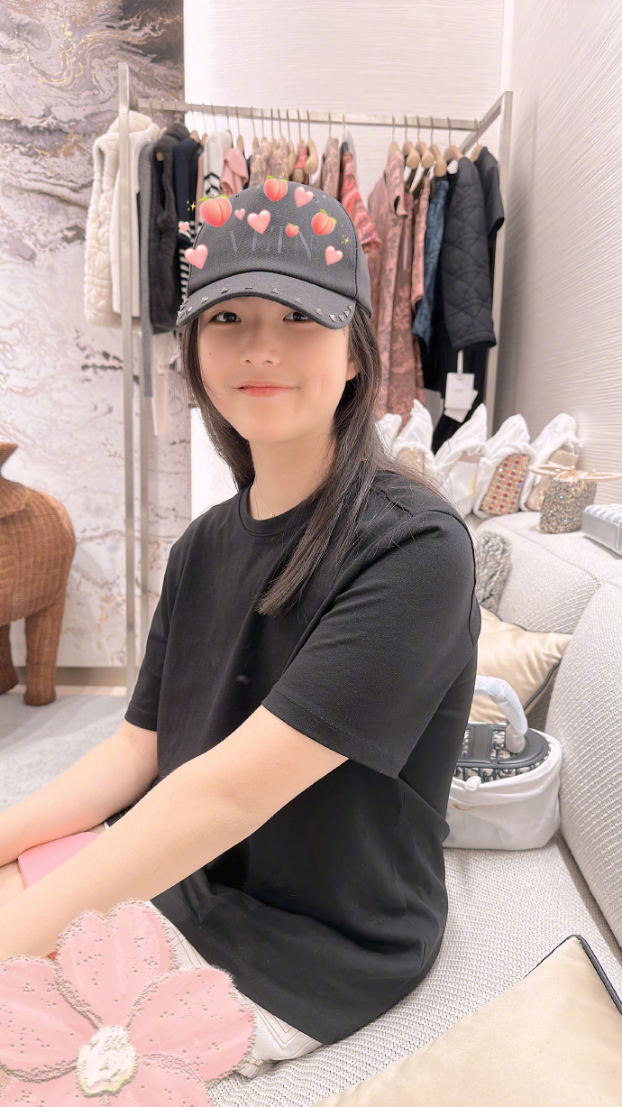 After Wang Shiling returned to China during the mid-term holiday, Li ...