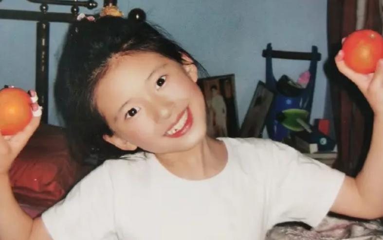 Photos of Zhao Lusi when she was a child were exposed, and her original ...