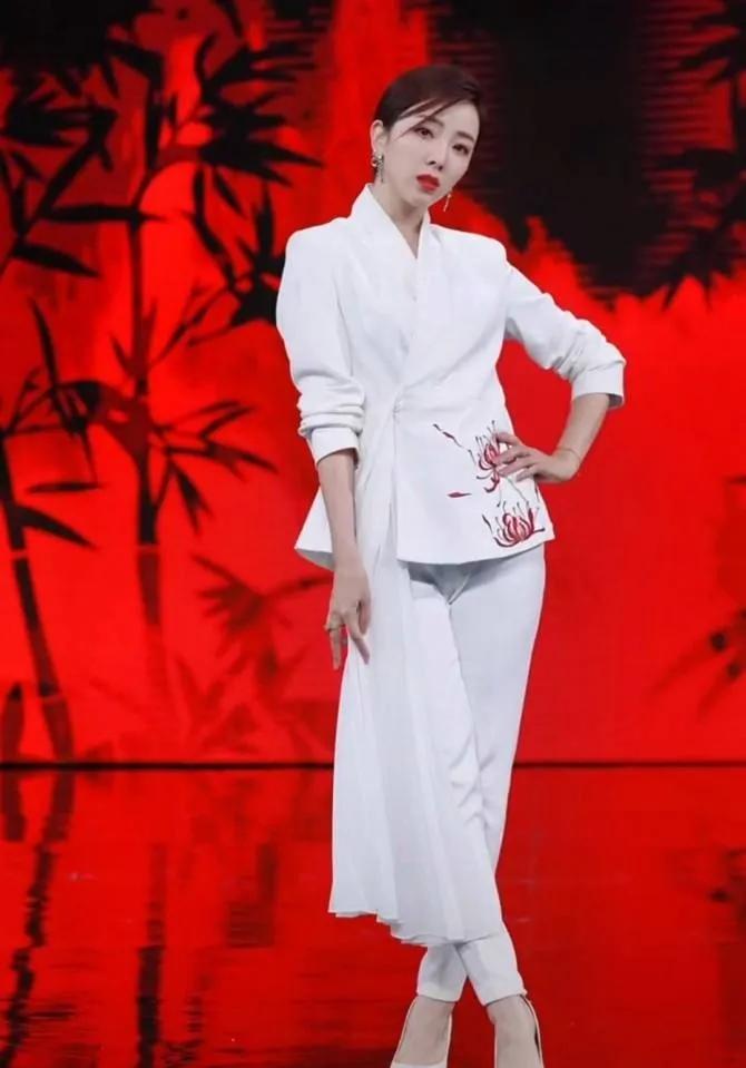 The beauty of Li Sisi - iNEWS