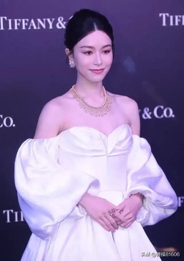 Sexy Goddess Janice Man - iNEWS