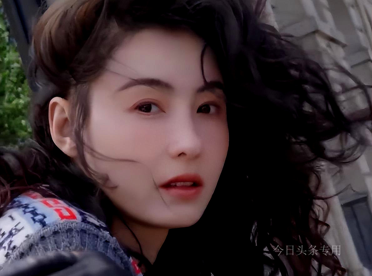 Cecilia Cheung and Sun Donghai appeared in the swimming pool. The woman ...