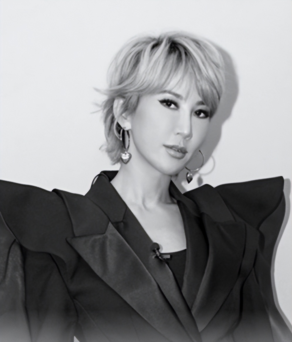 Maybe It's Fate——Coco Lee Finally Becomes Moonlight Lover - iNEWS