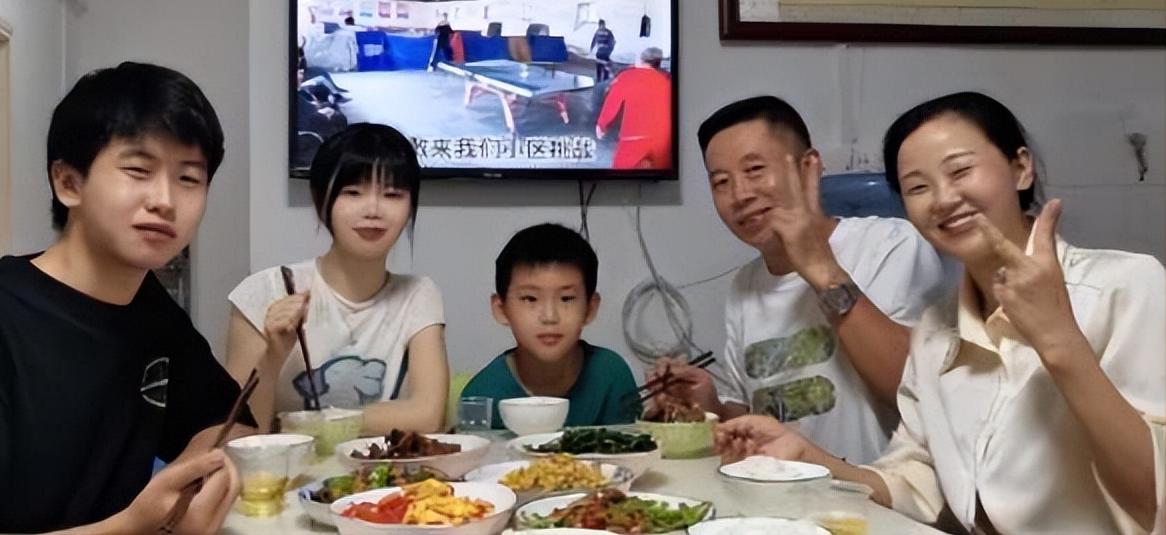 Sun Haiyang enjoys his daily life, and Siying shares his costumes and ...