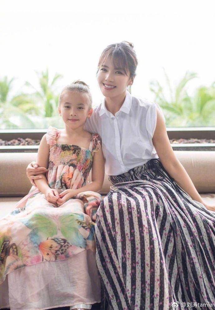 Liu Tao's family portrait exposed! The 14-year-old daughter looks ...