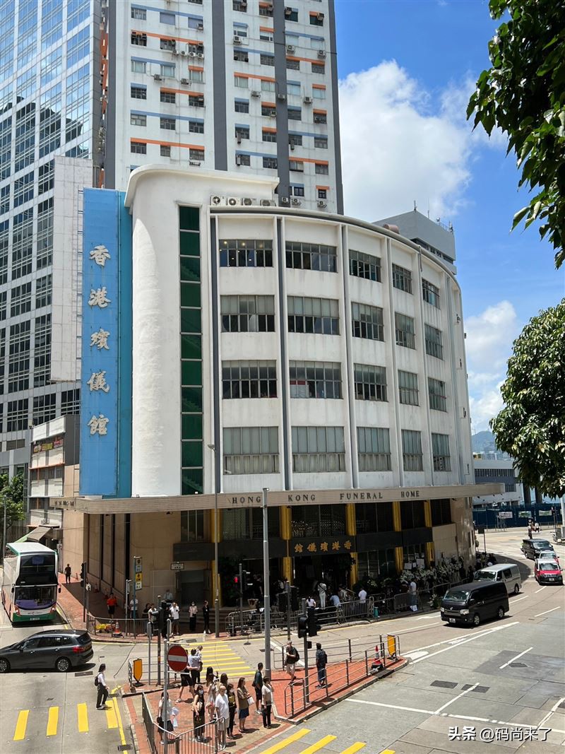 There may be an exciting scene in the memorial service of Coco Lee, and ...