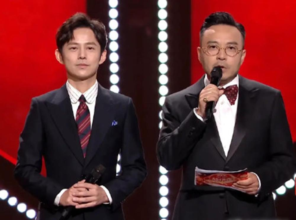 Wang Han to the left, He Jiong to the right, the biggest winner is ...