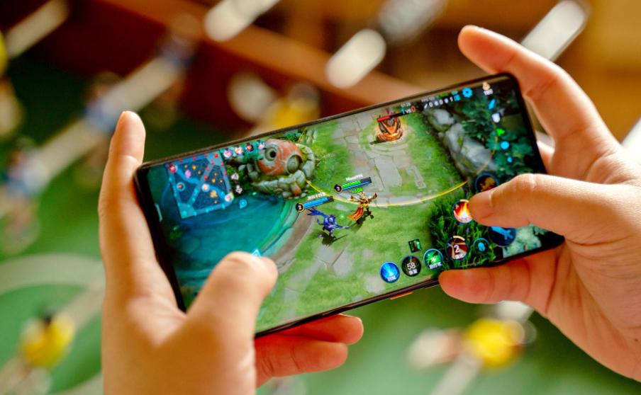 What mobile phone should I buy if I love playing games? All flagships ...