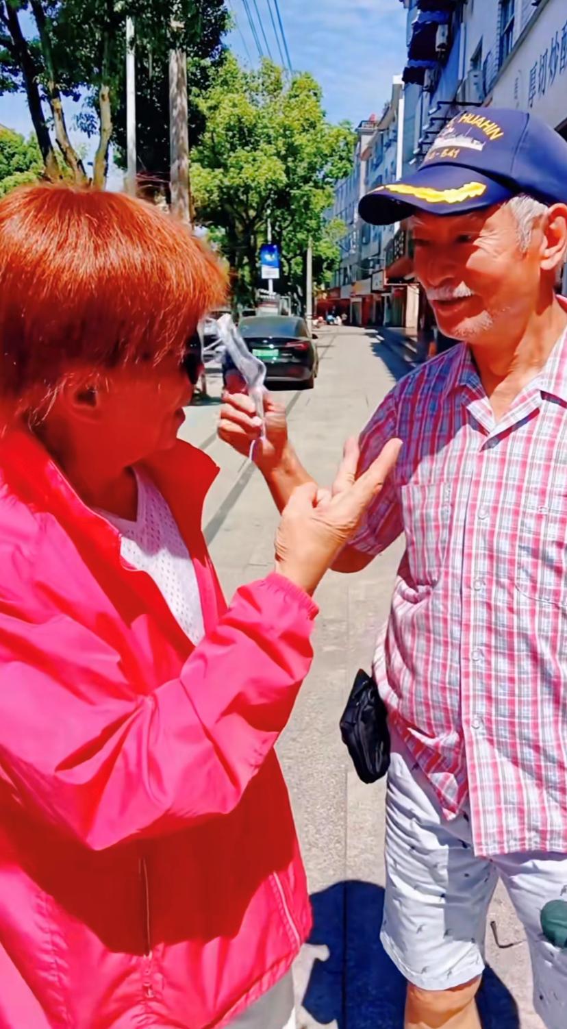 75-year-old Kaohsiung appeared in Chengdu!I haven't seen Liang Xiaolong ...