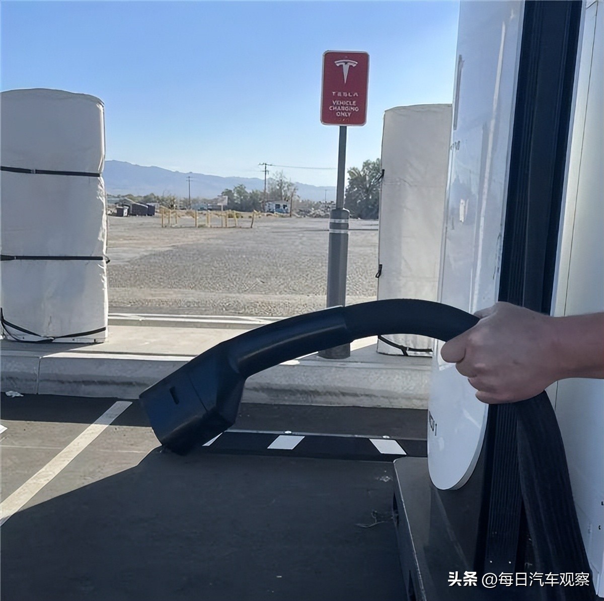 Grain first! Tesla mobile super charging pile on display: power soars ...
