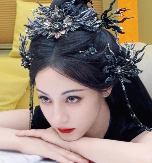 Reba's "Mu Xu Ci" foreign Reuters exposed! The exquisite side profile ...