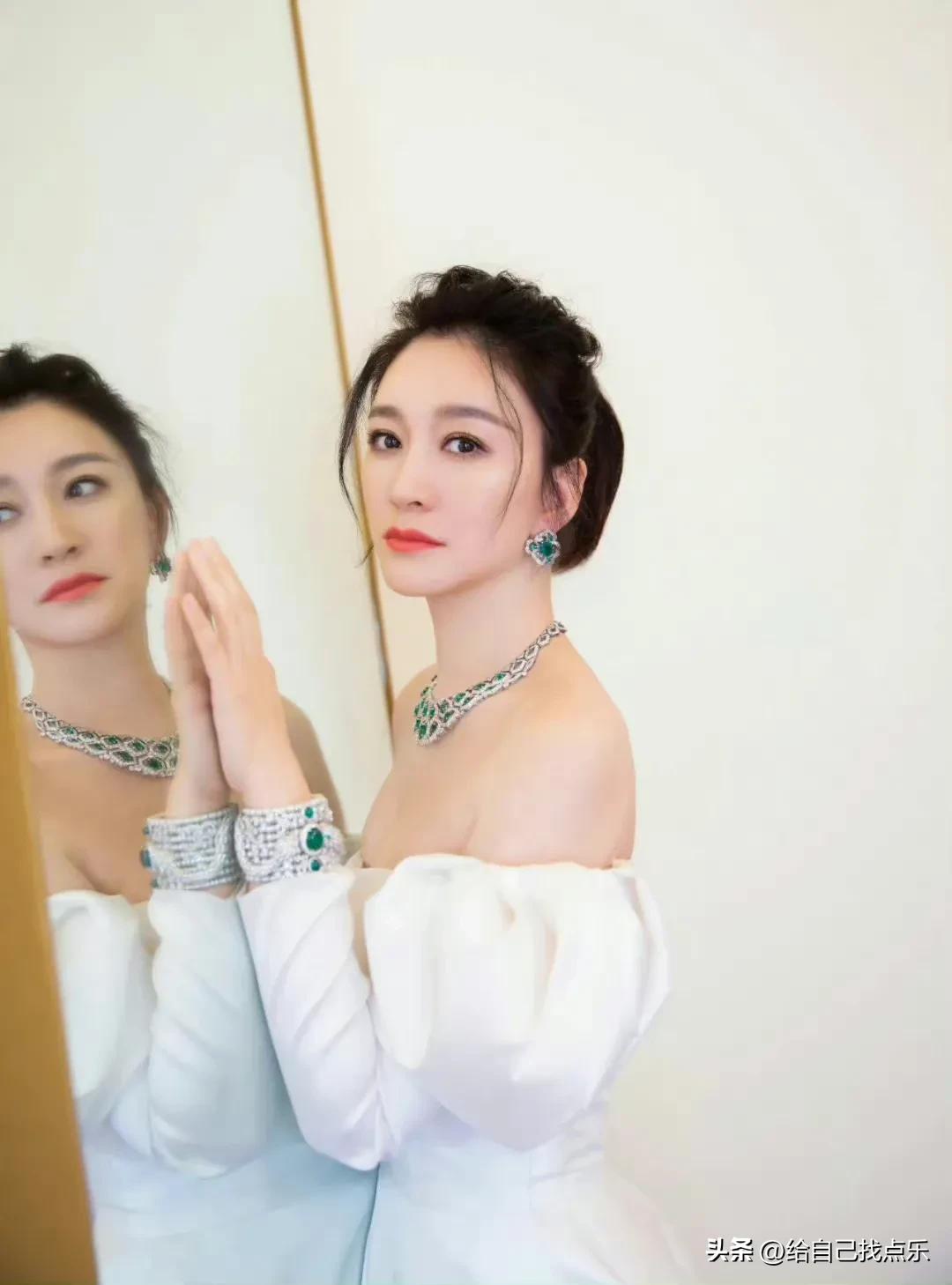 Li Xiaoran has such a good figure! - iNEWS
