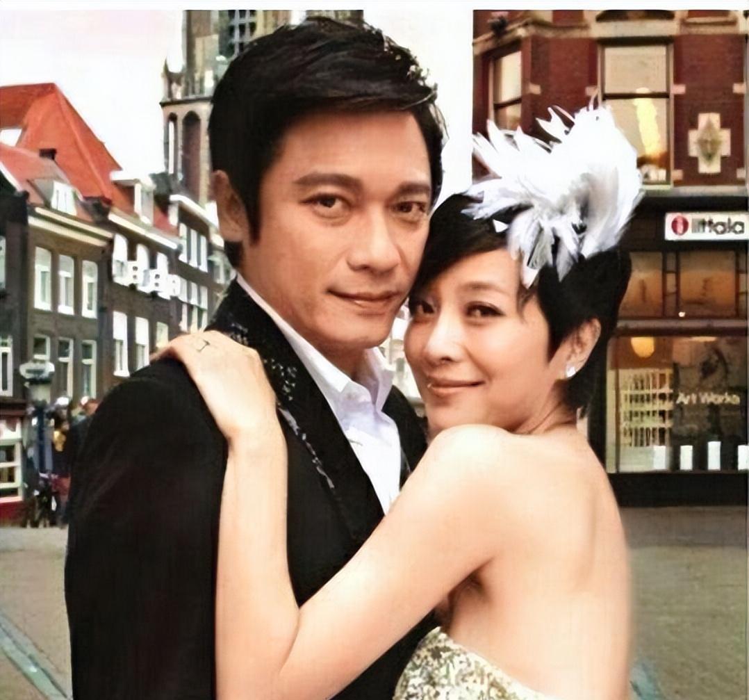 She fell in love with Luo Jialiang after 28 years and was abandoned. After the divorce, she took ...