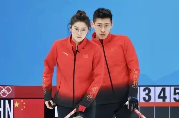 The Chinese team's curling uniforms are beautiful!The Chinese team has ...