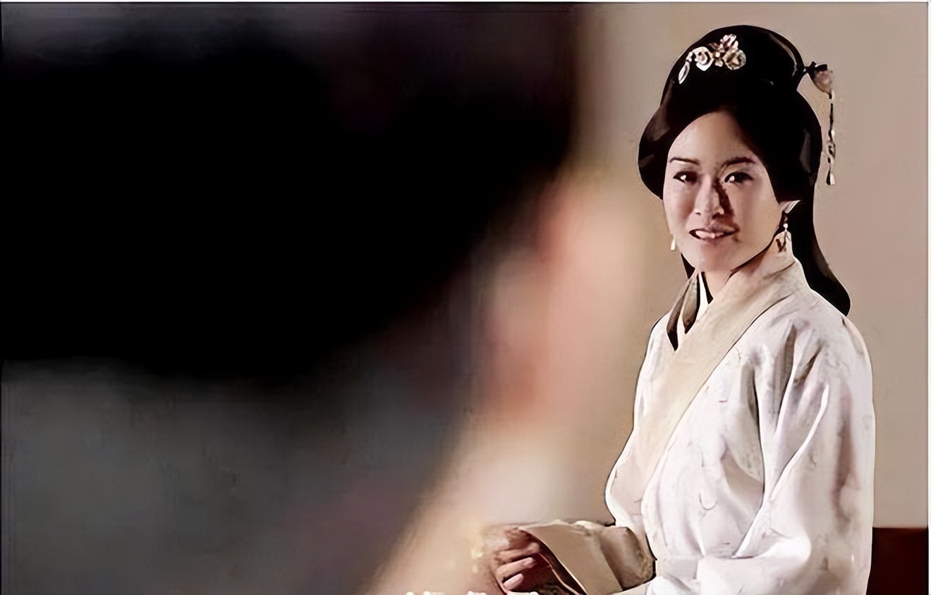 Zhou Yu ridiculed Mrs. Zhuge Liang's ugliness in the first couplet ...