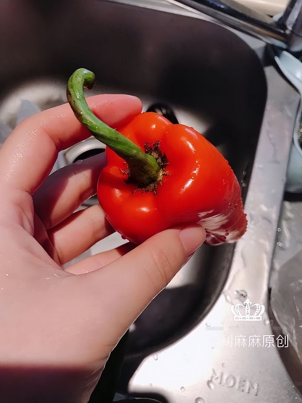 Teach you to quickly remove the chili seeds in 1 second, and remove the ...