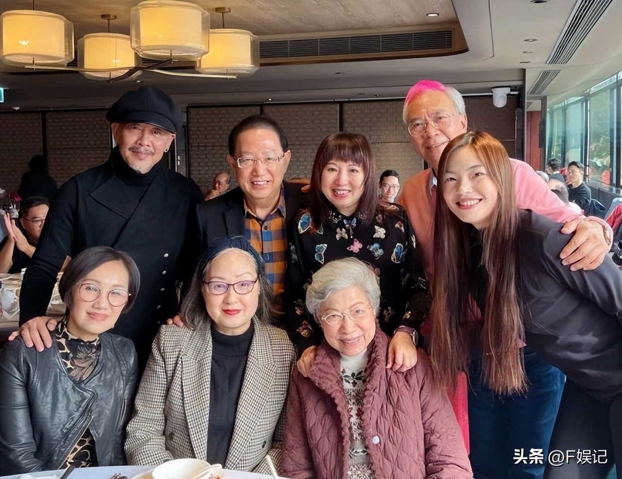 The former TVB Gold Medal Producer couple invited some old actors to ...