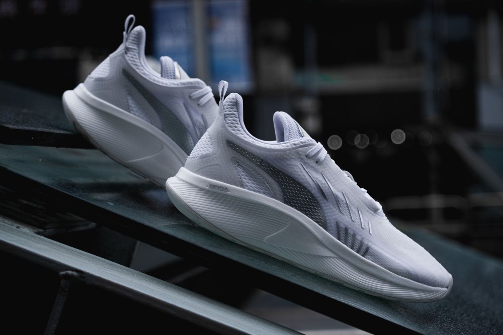 Take a closer look at the PUMA Fracture NITRO technology trendy shoes ...