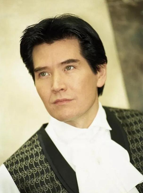 Fei Xiang, a singer in the 1980s, retired from the industry at the peak ...