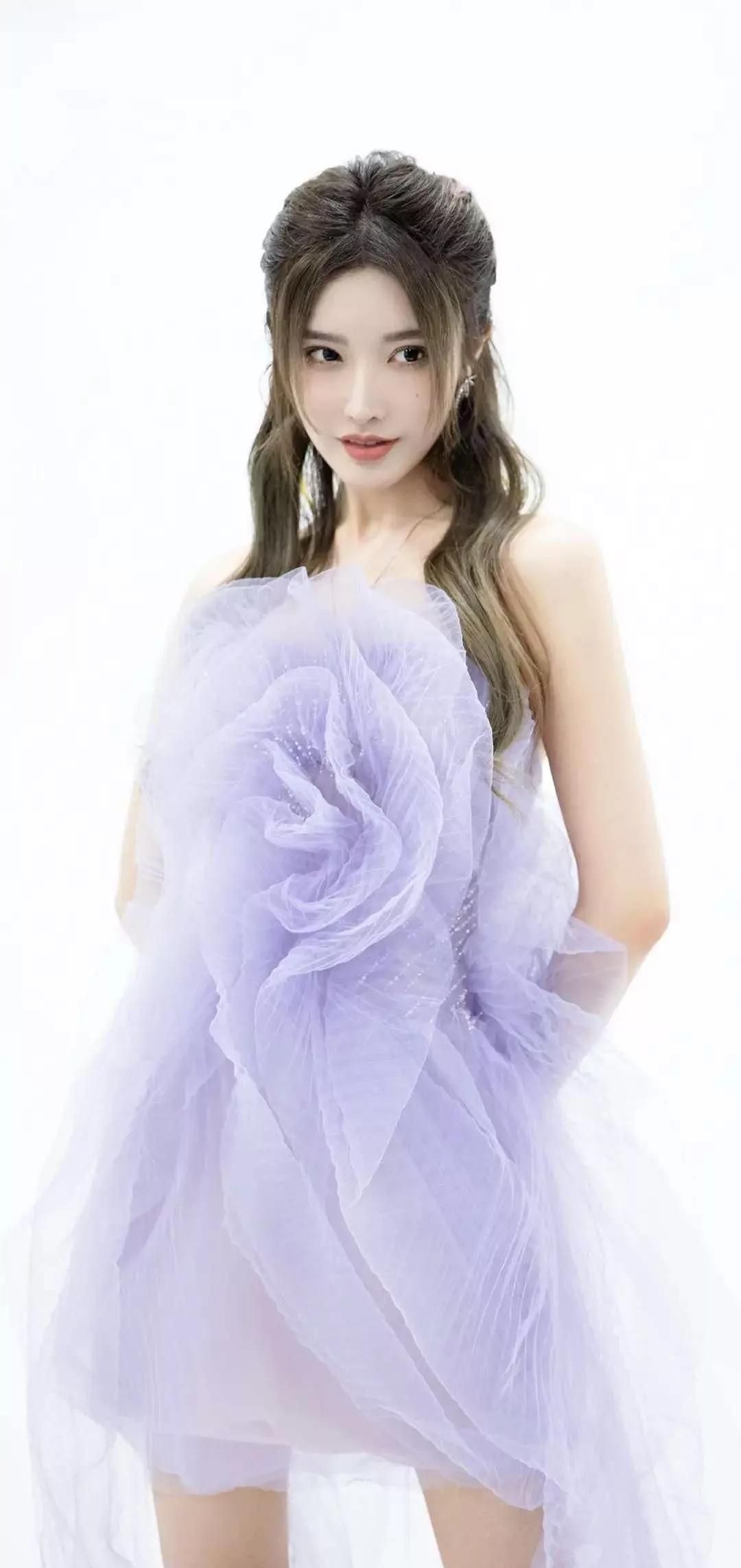 Mobile desktop, stars Li Qin, Dai Yanni, Hailu and Zhang Bichen - iNEWS