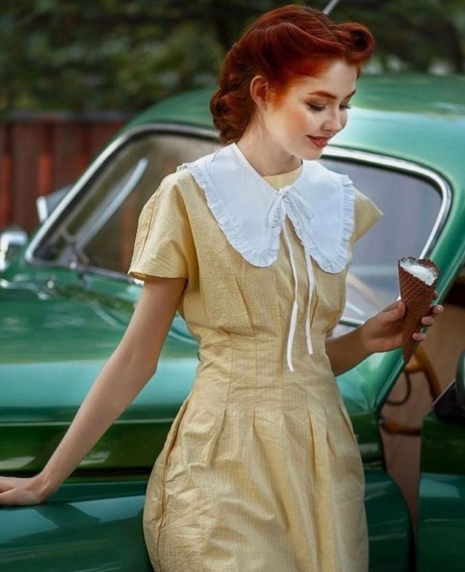 Ins wear blogger Anne Sitkina has red hair and big waves in classical ...