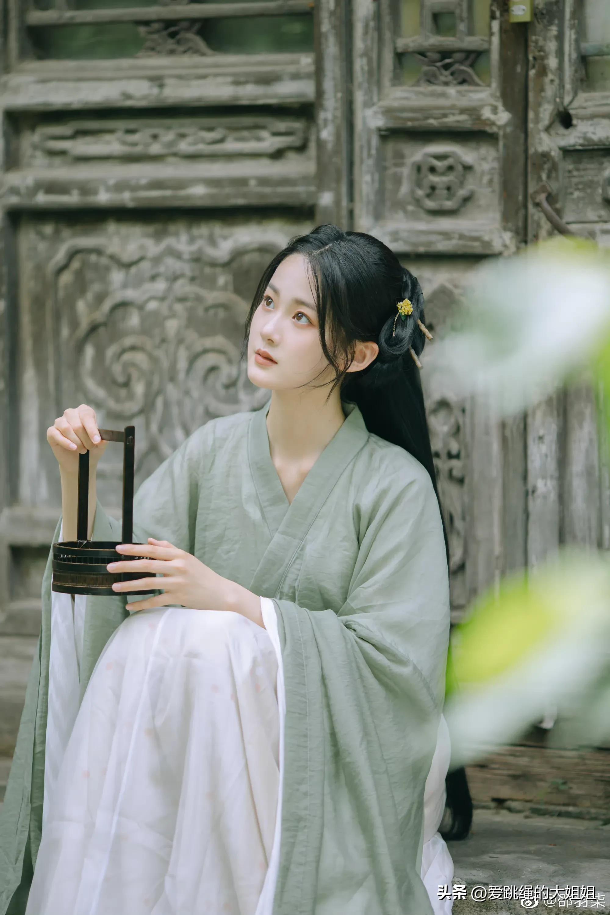 The most beautiful stewardess Li Yuheng, and the newcomer Shao Yuqi is ...