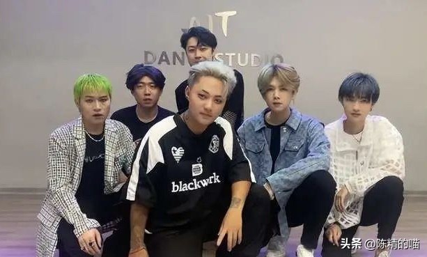 Internet celebrity Ling Dale, who became popular after imitating Lu Han ...