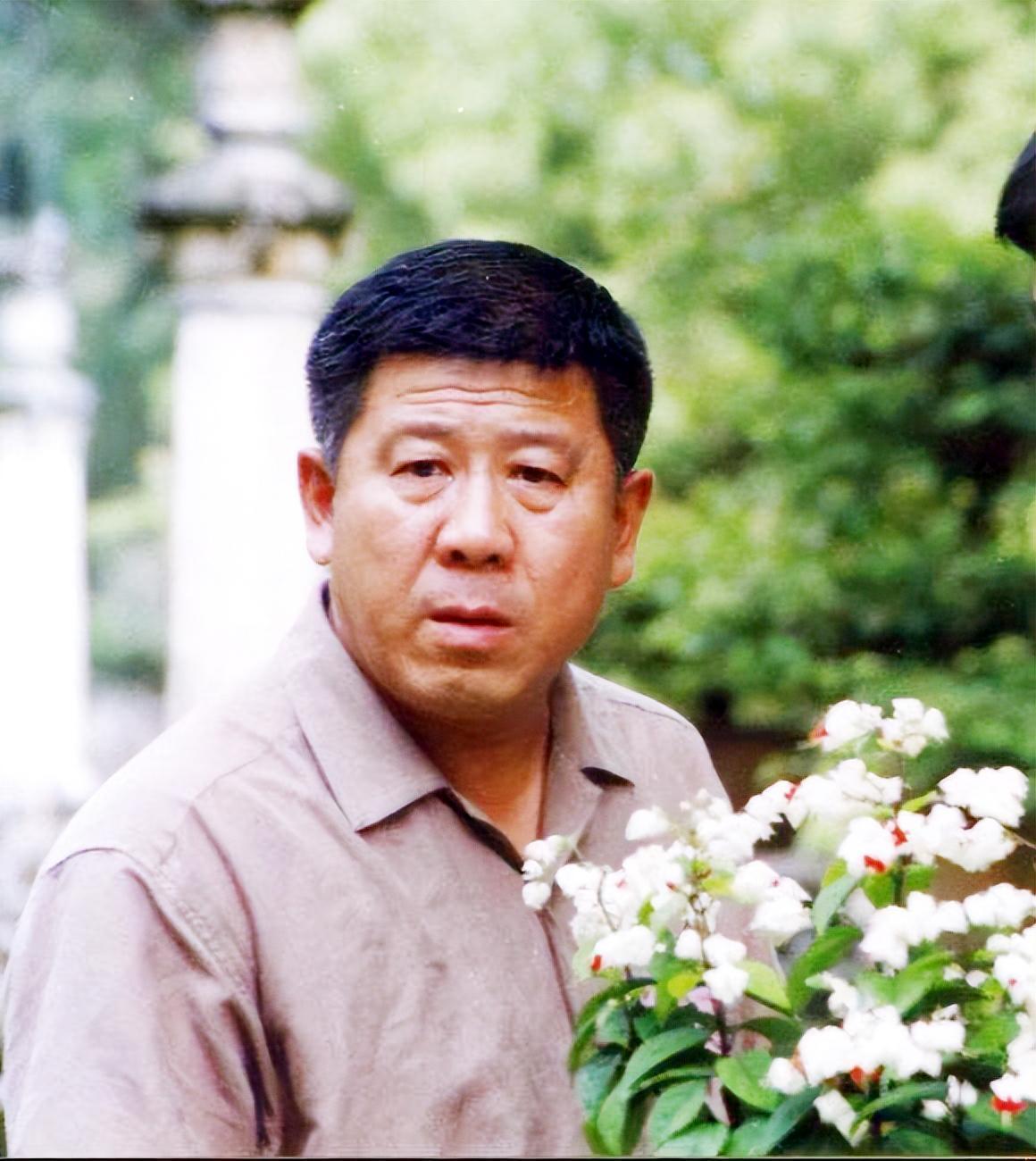 Cheng Yu, an old drama player: I am led by my wife at home and abroad ...