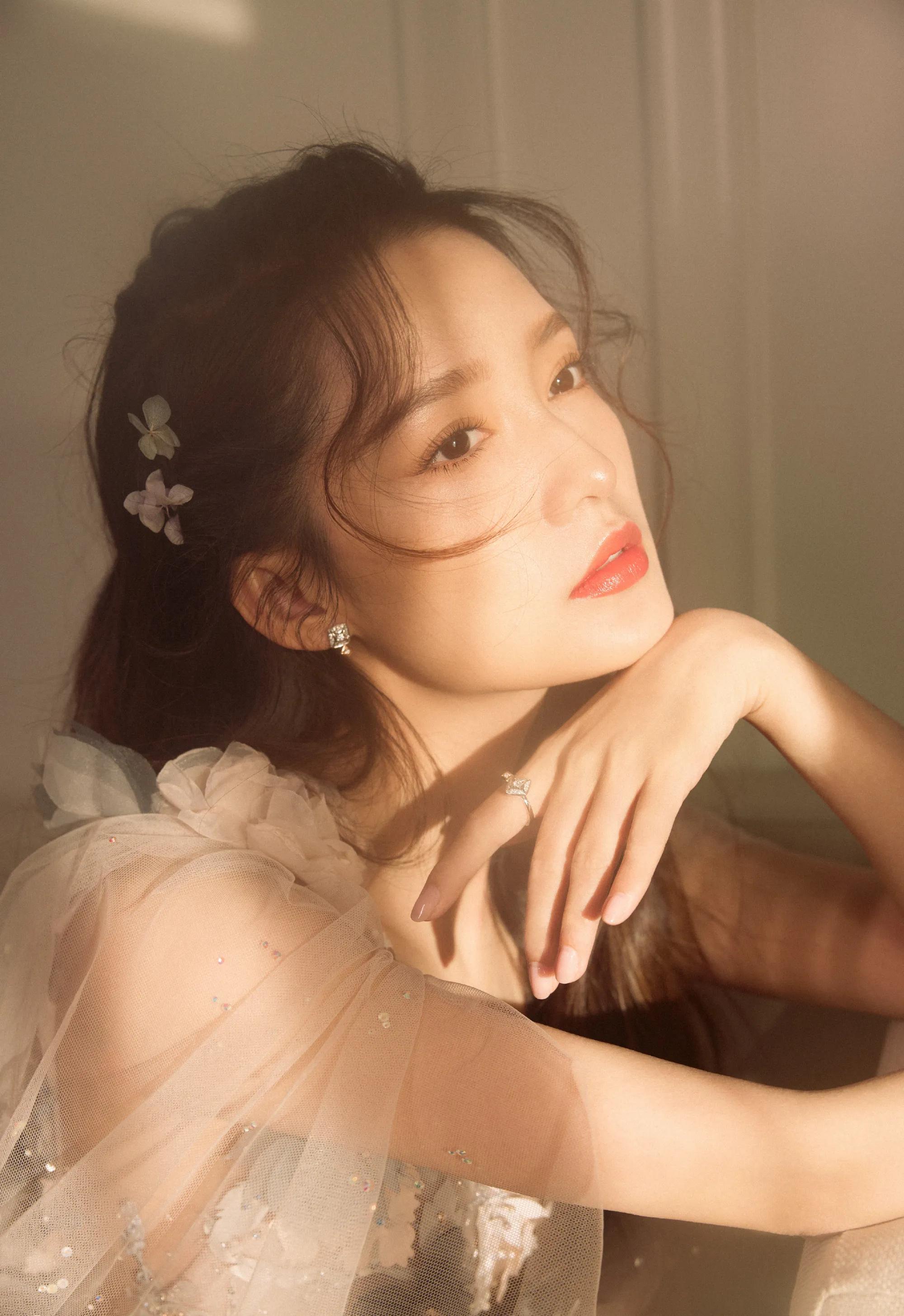 2/1 Li Qin's beautiful picture is like a fairy descending to earth - iNEWS