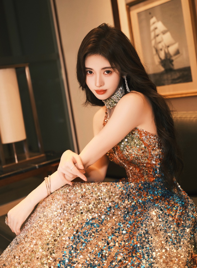 11.25 Picture: Deng Ziqi, Zhong Xintong, Sun Yi, Kong Xueer, Liu Yuxin ...