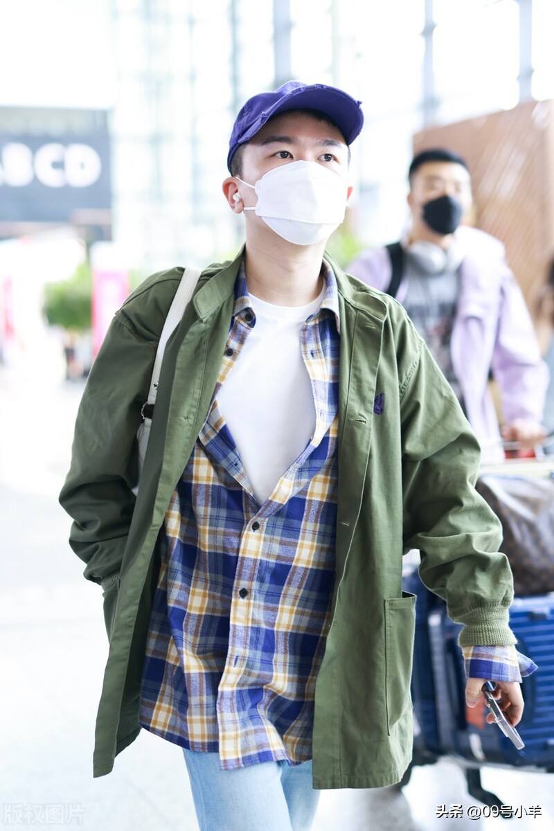 Zhang Da appeared at Shanghai Hongqiao Airport - iMedia