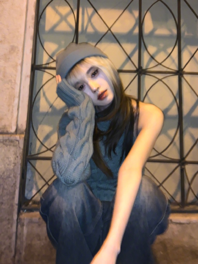 Beautiful little Ju! Silver-brown patchwork hair is modern and eye ...