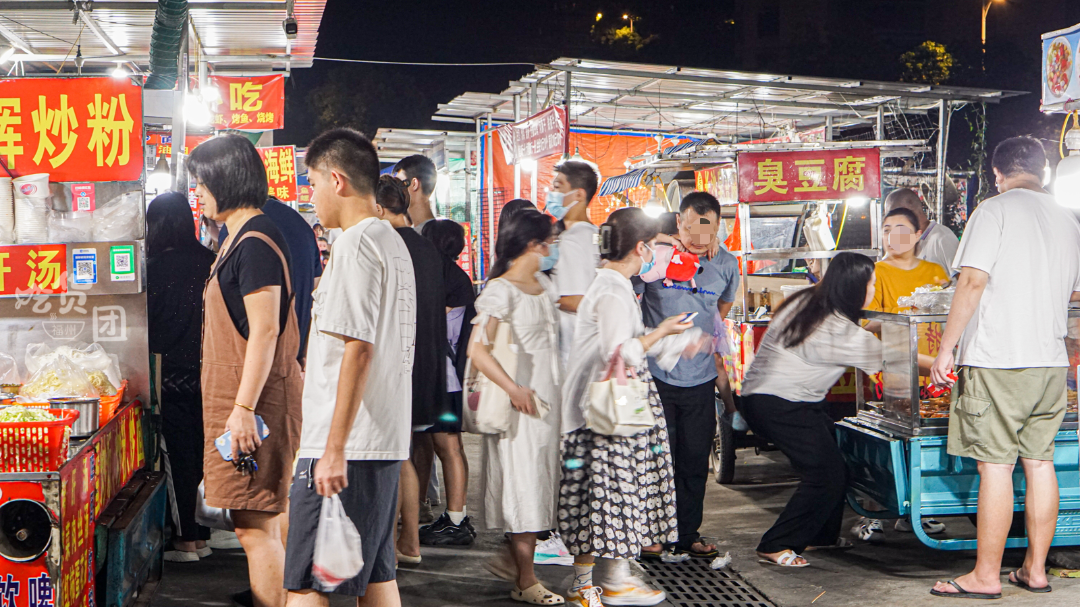 The subway can be reached, Fuzhou Changle opened a night market under ...