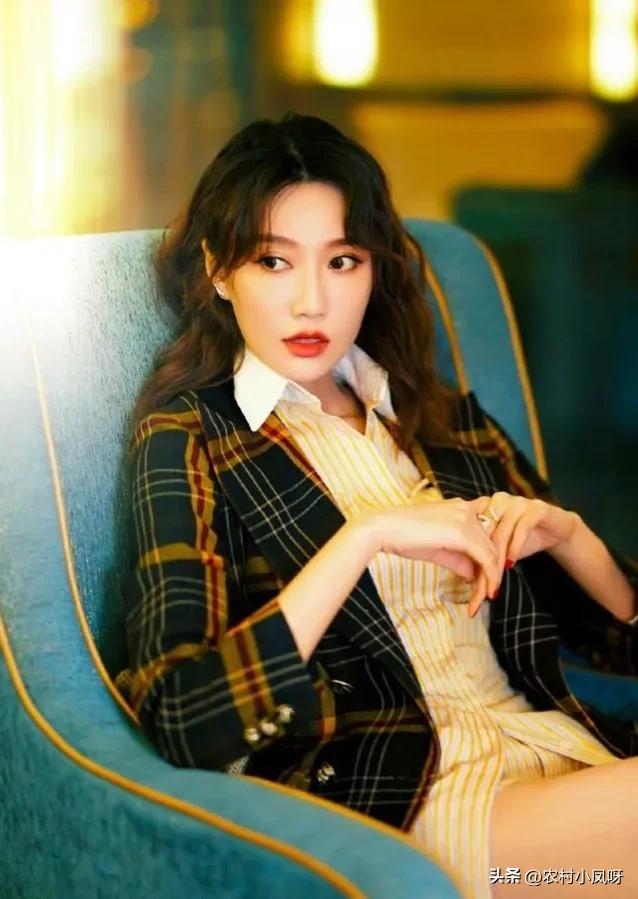 Share pictures - temperament goddess Li Siyu - iNEWS