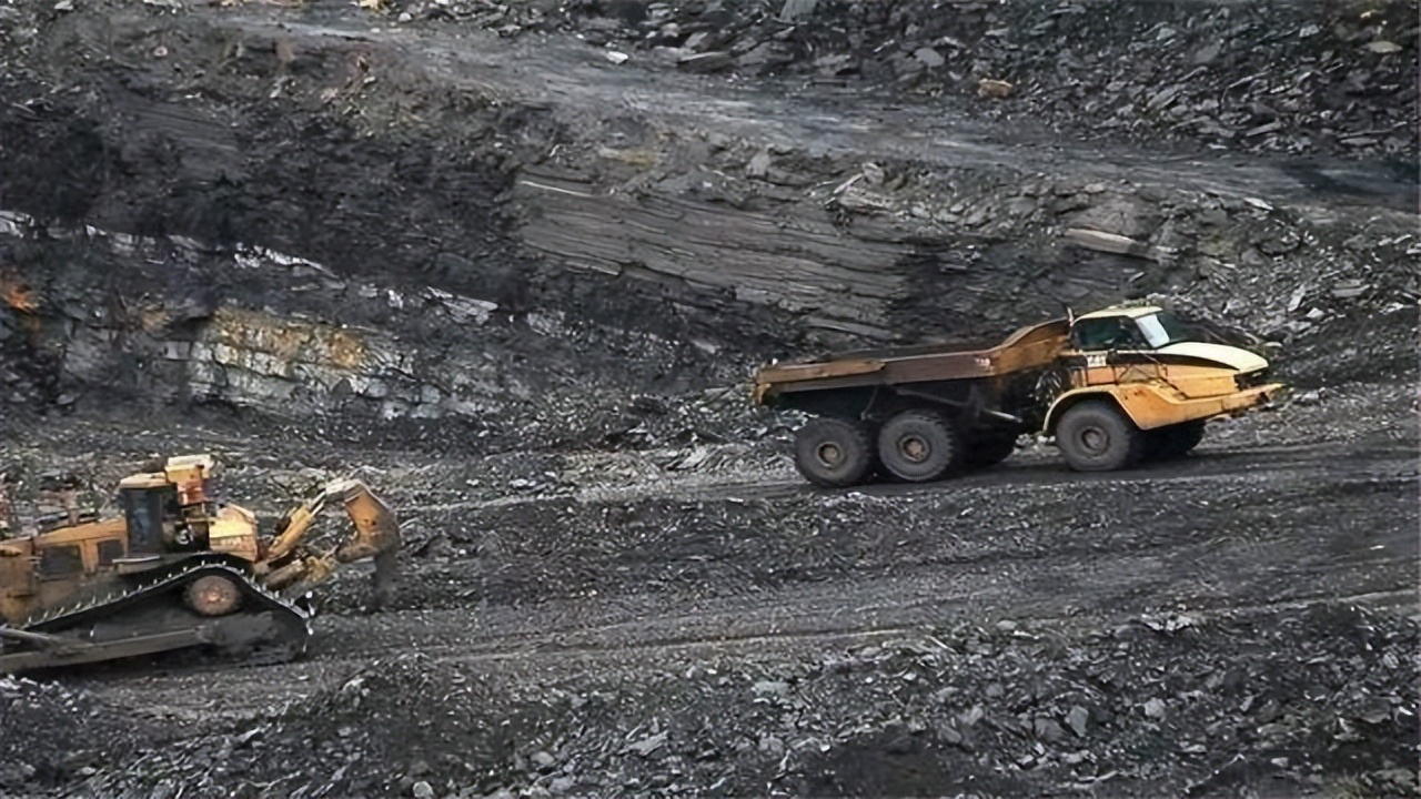 Fitch: Global iron ore production growth to accelerate to 2026 - iNEWS