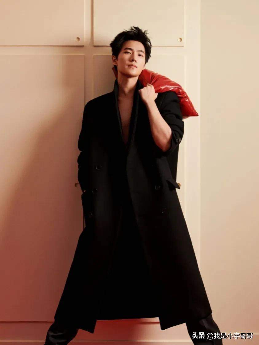 Yang Yang appeared on the cover of the August issue of Harper's Bazaar ...