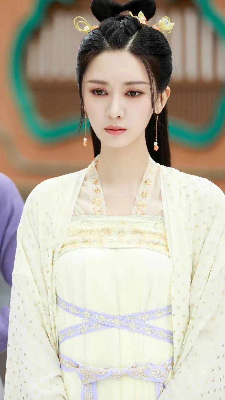 Li Yizhen's beautiful pictures - iNEWS