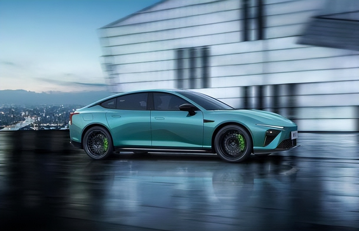 It's finally here!The first batch of Nezha S exposed, coupe style + 17. ...