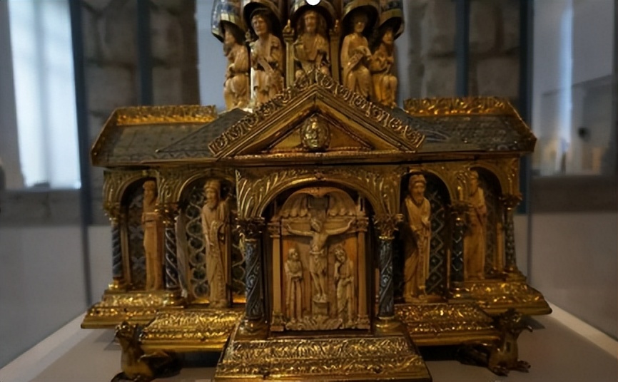 The cultural background and symbolic meaning of the ivory box, as well ...